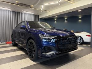 Blue Audi Q8 2022 in Riga, with an engine capacity of 3.00 L and mileage of 107 thousand km for 58900 €, photo 4 on AUTOMOTO.COM.LV