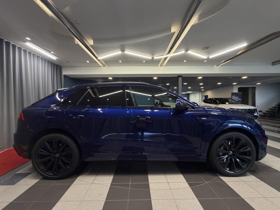 Blue Audi Q8 2022 in Riga, with an engine capacity of 3.00 L and mileage of 107 thousand km for 58900 €, photo 5 on AUTOMOTO.COM.LV