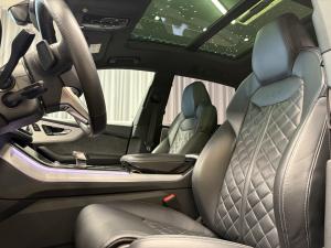 Blue Audi Q8 2022 in Riga, with an engine capacity of 3.00 L and mileage of 107 thousand km for 58900 €, photo 11 on AUTOMOTO.COM.LV