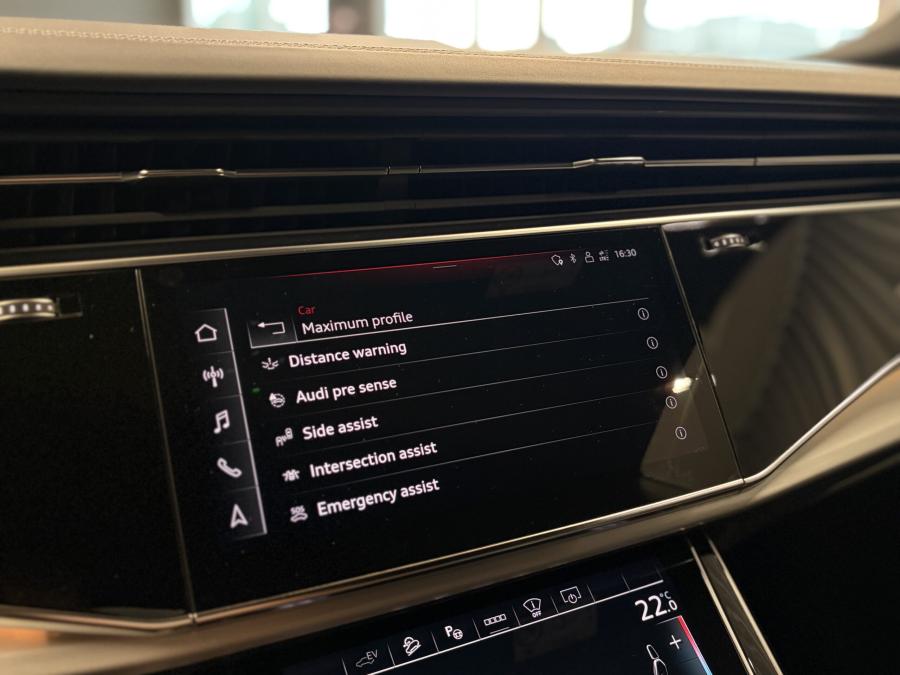 Blue Audi Q8 2022 in Riga, with an engine capacity of 3.00 L and mileage of 107 thousand km for 58900 €, photo 21 on AUTOMOTO.COM.LV