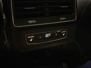 Blue Audi Q8 2022 in Riga, with an engine capacity of 3.00 L and mileage of 107 thousand km for 58900 €, photo 30 on AUTOMOTO.COM.LV