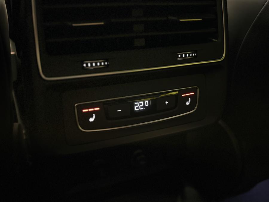 Blue Audi Q8 2022 in Riga, with an engine capacity of 3.00 L and mileage of 107 thousand km for 58900 €, photo 30 on AUTOMOTO.COM.LV