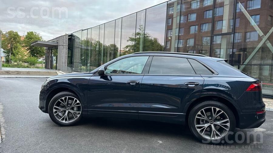 Zils Audi Q8 2024 Rīga, ar dzinēja tilpumu 3.00 L un nobraukumu 31 tūkst. km par 72100 €, foto 1 vietnē AUTOMOTO.COM.LV