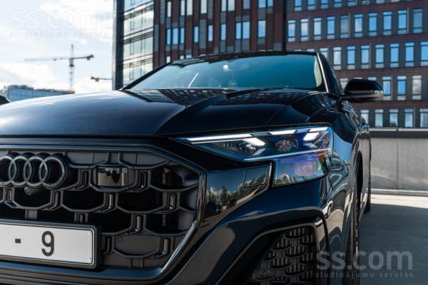 Audi Q8 2025 Rīga vietnē Zils Audi Q8 2025 Rīga, ar dzinēja tilpumu 4.00 L un nobraukumu 16 tūkst. km par 111900 €, foto 3 vietnē AUTOMOTO.COM.LV
