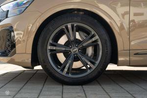 Brown Audi Q8 2025 in Vilnius, with an engine capacity of 3.00 L and mileage of 28 thousand km for 78400 €, photo 4 on AUTOMOTO.COM.LV