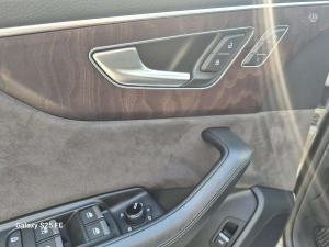 Audi Q8 2019 in Taurage, with an engine capacity of 2.97 L and mileage of 220 thousand km for 39000 €, photo 20 on AUTOMOTO.COM.LV