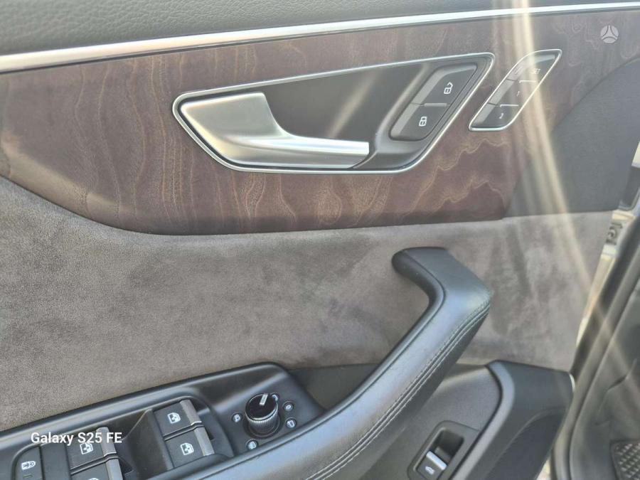 Audi Q8 2019 in Taurage, with an engine capacity of 2.97 L and mileage of 220 thousand km for 39000 €, photo 20 on AUTOMOTO.COM.LV