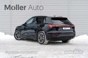 Melns Audi Q8 e-tron 2023 Rīga, ar dzinēja tilpumu 0.00 L un nobraukumu 43 tūkst. km par 59335 €, foto 4 vietnē AUTOMOTO.COM.LV