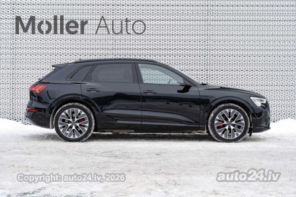 Black Audi Q8 e-tron 2023 in Riga, with an engine capacity of 0.00 L and mileage of 43 thousand km for 59335 €, photo 5 on AUTOMOTO.COM.LV