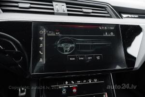 Melns Audi Q8 e-tron 2023 Rīga, ar dzinēja tilpumu 0.00 L un nobraukumu 43 tūkst. km par 59335 €, foto 19 vietnē AUTOMOTO.COM.LV