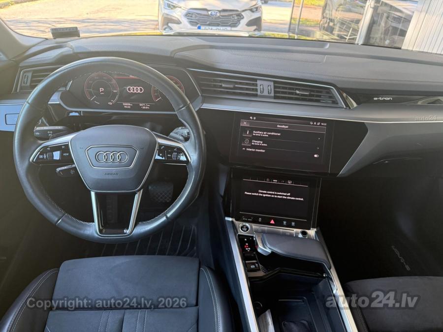Melns Audi Q8 e-tron 2024 Tallina, ar dzinēja tilpumu 0.00 L un nobraukumu 57 tūkst. km par 54990 €, foto 10 vietnē AUTOMOTO.COM.LV