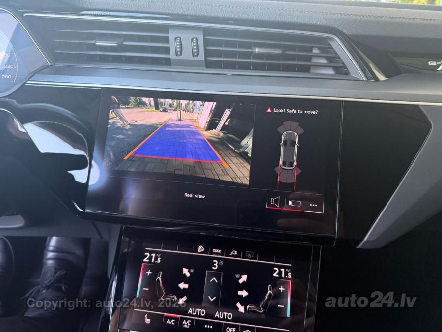 Melns Audi Q8 e-tron 2024 Tallina, ar dzinēja tilpumu 0.00 L un nobraukumu 57 tūkst. km par 54990 €, foto 12 vietnē AUTOMOTO.COM.LV