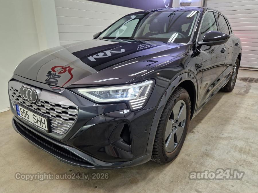 Melns Audi Q8 e-tron 2023 Hāpsalu, ar dzinēja tilpumu 0.00 L un nobraukumu 104 tūkst. km par 43900 €, foto 3 vietnē AUTOMOTO.COM.LV