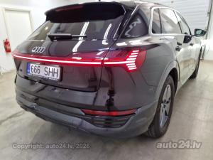 Melns Audi Q8 e-tron 2023 Hāpsalu, ar dzinēja tilpumu 0.00 L un nobraukumu 104 tūkst. km par 43900 €, foto 10 vietnē AUTOMOTO.COM.LV