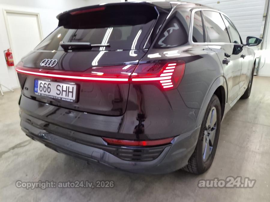 Melns Audi Q8 e-tron 2023 Hāpsalu, ar dzinēja tilpumu 0.00 L un nobraukumu 104 tūkst. km par 43900 €, foto 10 vietnē AUTOMOTO.COM.LV