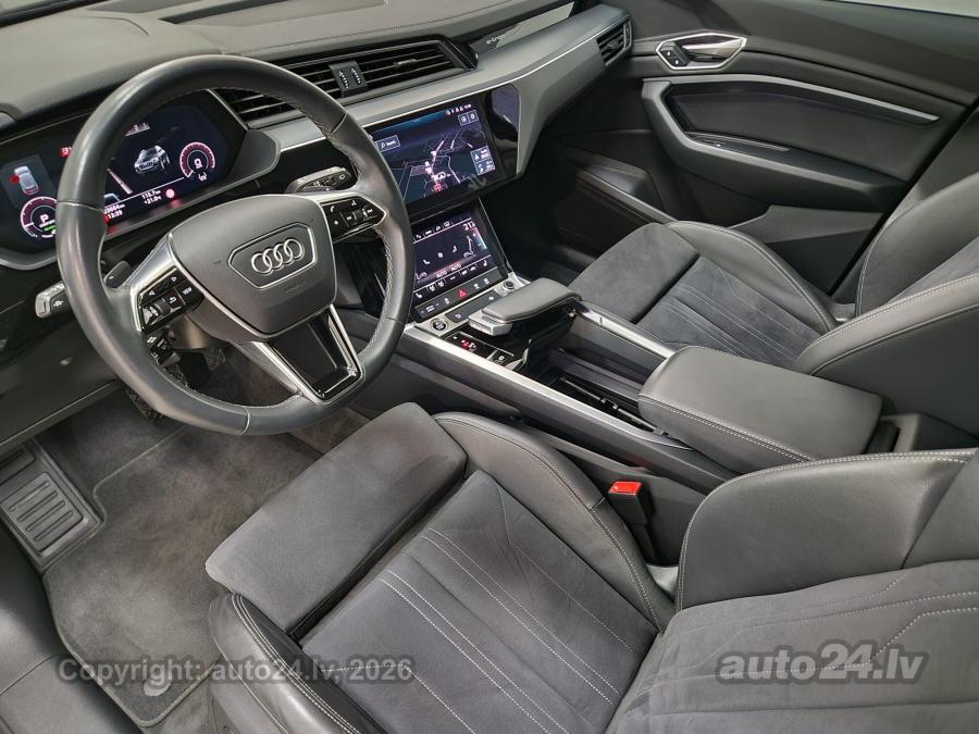 Melns Audi Q8 e-tron 2023 Hāpsalu, ar dzinēja tilpumu 0.00 L un nobraukumu 104 tūkst. km par 43900 €, foto 16 vietnē AUTOMOTO.COM.LV