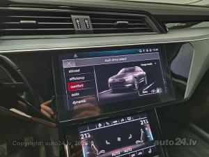 Melns Audi Q8 e-tron 2023 Hāpsalu, ar dzinēja tilpumu 0.00 L un nobraukumu 104 tūkst. km par 43900 €, foto 18 vietnē AUTOMOTO.COM.LV