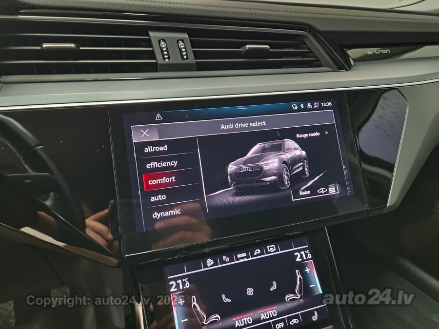 Melns Audi Q8 e-tron 2023 Hāpsalu, ar dzinēja tilpumu 0.00 L un nobraukumu 104 tūkst. km par 43900 €, foto 18 vietnē AUTOMOTO.COM.LV