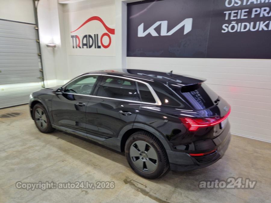 Melns Audi Q8 e-tron 2023 Hāpsalu, ar dzinēja tilpumu 0.00 L un nobraukumu 104 tūkst. km par 43900 €, foto 30 vietnē AUTOMOTO.COM.LV