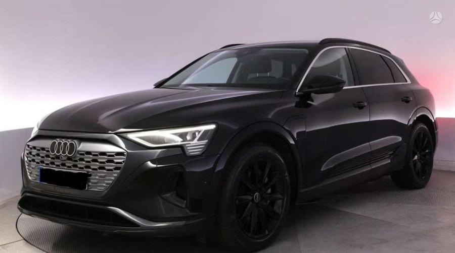 Black Audi Q8 e-tron 2023 in Vilnius, with an engine capacity of 0.00 L and mileage of 81 thousand km for 42700 €, photo 1 on AUTOMOTO.COM.LV