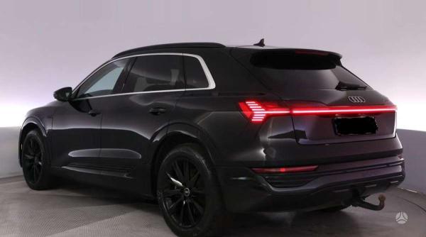 Ауди Q8 e-tron 2023 в Вильнюс на AUTOMOTO.COM.LV Черный Ауди Q8 e-tron 2023 в Вильнюс, объемом двигателя 0.00 л и пробегом 81 тыс. км за 42700 €, фото 3 на AUTOMOTO.COM.LV