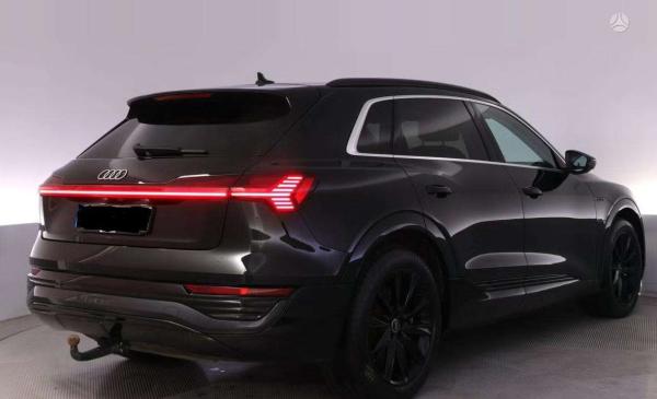 Ауди Q8 e-tron 2023 в Вильнюс на AUTOMOTO.COM.LV Черный Ауди Q8 e-tron 2023 в Вильнюс, объемом двигателя 0.00 л и пробегом 81 тыс. км за 42700 €, фото 4 на AUTOMOTO.COM.LV