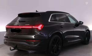 Black Audi Q8 e-tron 2023 in Vilnius, with an engine capacity of 0.00 L and mileage of 81 thousand km for 42700 €, photo 4 on AUTOMOTO.COM.LV
