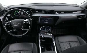 Black Audi Q8 e-tron 2023 in Vilnius, with an engine capacity of 0.00 L and mileage of 81 thousand km for 42700 €, photo 7 on AUTOMOTO.COM.LV