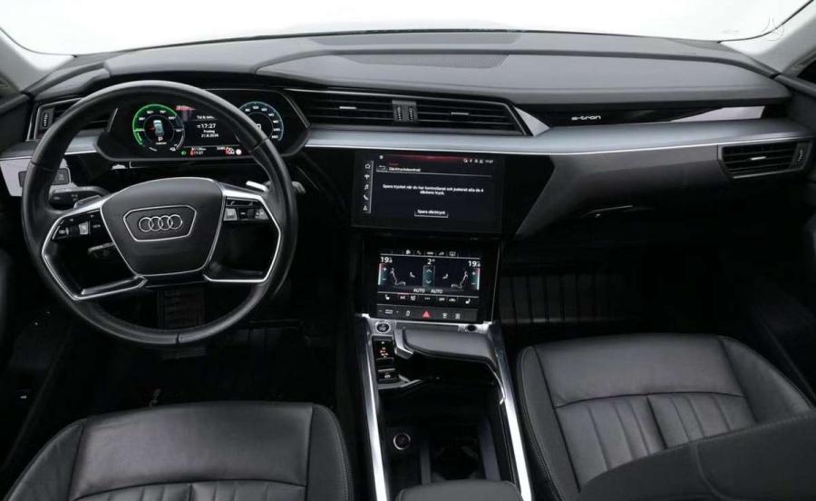 Black Audi Q8 e-tron 2023 in Vilnius, with an engine capacity of 0.00 L and mileage of 81 thousand km for 42700 €, photo 7 on AUTOMOTO.COM.LV