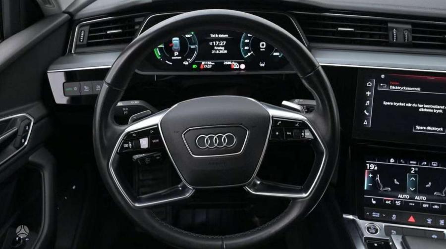 Black Audi Q8 e-tron 2023 in Vilnius, with an engine capacity of 0.00 L and mileage of 81 thousand km for 42700 €, photo 8 on AUTOMOTO.COM.LV