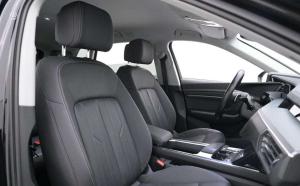 Black Audi Q8 e-tron 2023 in Vilnius, with an engine capacity of 0.00 L and mileage of 81 thousand km for 42700 €, photo 9 on AUTOMOTO.COM.LV