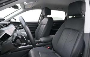 Black Audi Q8 e-tron 2023 in Vilnius, with an engine capacity of 0.00 L and mileage of 81 thousand km for 42700 €, photo 10 on AUTOMOTO.COM.LV