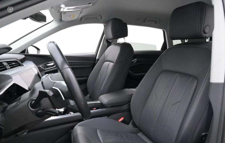 Black Audi Q8 e-tron 2023 in Vilnius, with an engine capacity of 0.00 L and mileage of 81 thousand km for 42700 €, photo 10 on AUTOMOTO.COM.LV