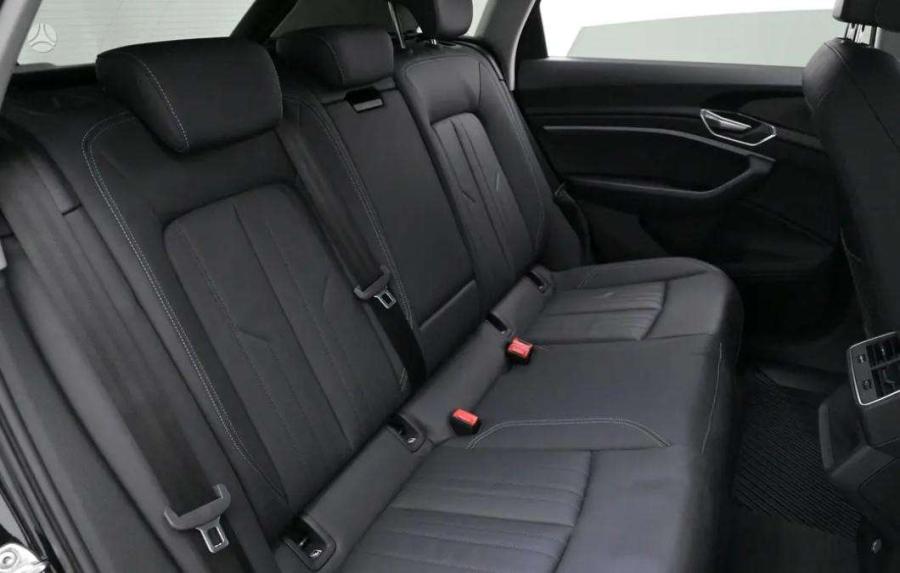 Black Audi Q8 e-tron 2023 in Vilnius, with an engine capacity of 0.00 L and mileage of 81 thousand km for 42700 €, photo 11 on AUTOMOTO.COM.LV