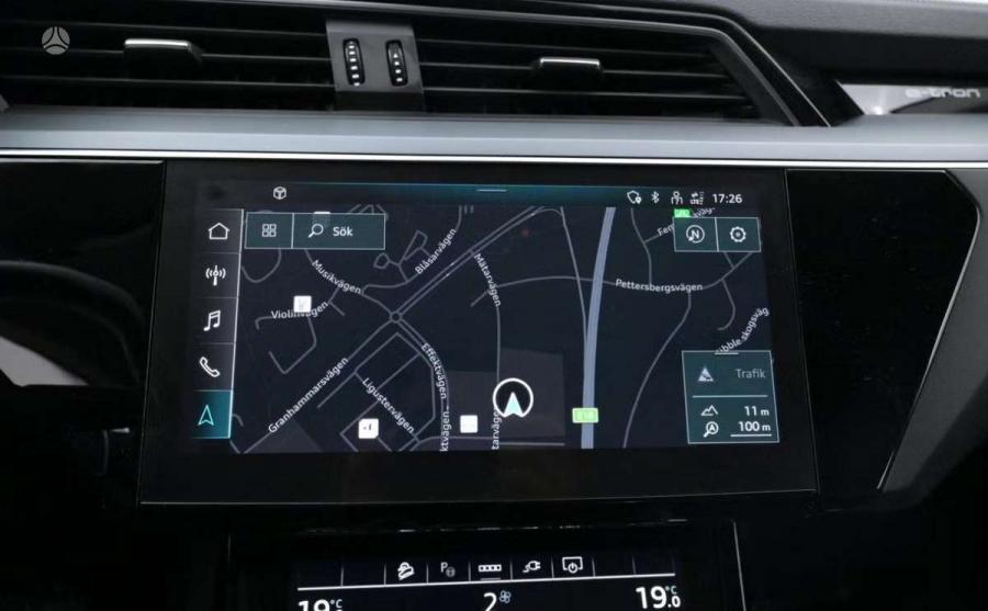 Black Audi Q8 e-tron 2023 in Vilnius, with an engine capacity of 0.00 L and mileage of 81 thousand km for 42700 €, photo 18 on AUTOMOTO.COM.LV
