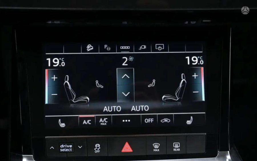 Black Audi Q8 e-tron 2023 in Vilnius, with an engine capacity of 0.00 L and mileage of 81 thousand km for 42700 €, photo 22 on AUTOMOTO.COM.LV