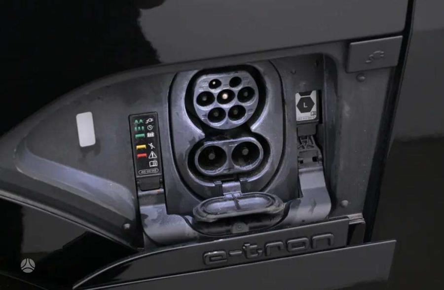 Black Audi Q8 e-tron 2023 in Vilnius, with an engine capacity of 0.00 L and mileage of 81 thousand km for 42700 €, photo 24 on AUTOMOTO.COM.LV