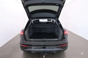 Black Audi Q8 e-tron 2023 in Vilnius, with an engine capacity of 0.00 L and mileage of 81 thousand km for 42700 €, photo 28 on AUTOMOTO.COM.LV