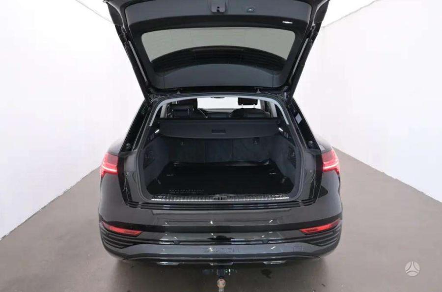 Black Audi Q8 e-tron 2023 in Vilnius, with an engine capacity of 0.00 L and mileage of 81 thousand km for 42700 €, photo 28 on AUTOMOTO.COM.LV