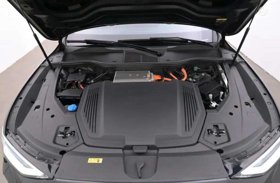 Black Audi Q8 e-tron 2023 in Vilnius, with an engine capacity of 0.00 L and mileage of 81 thousand km for 42700 €, photo 29 on AUTOMOTO.COM.LV
