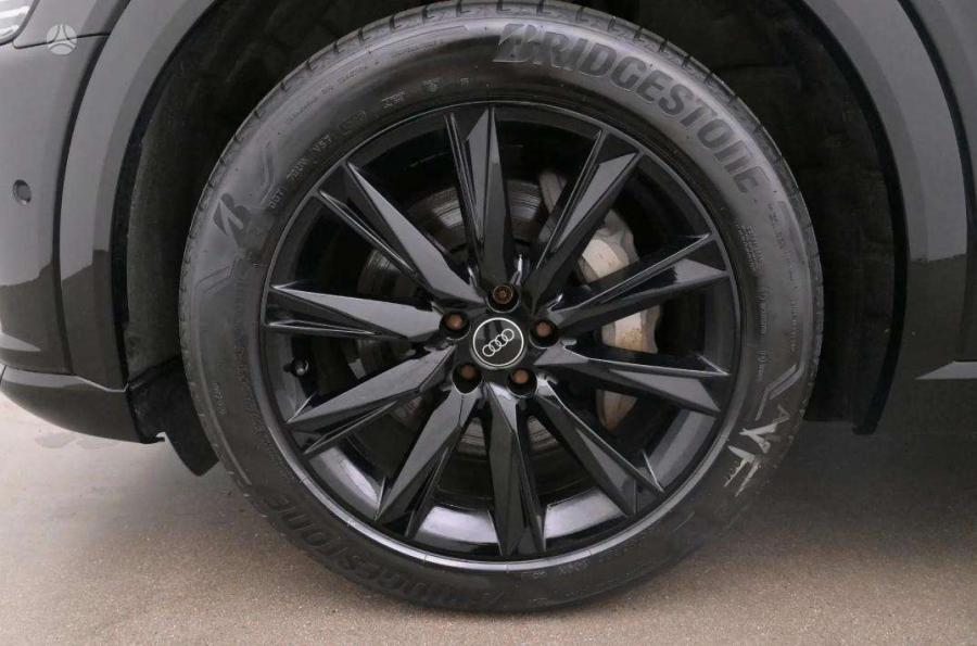 Black Audi Q8 e-tron 2023 in Vilnius, with an engine capacity of 0.00 L and mileage of 81 thousand km for 42700 €, photo 31 on AUTOMOTO.COM.LV