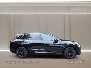 Melns Audi Q8 e-tron 2023 Tallina, ar dzinēja tilpumu 0.00 L un nobraukumu 42 tūkst. km par 54990 €, foto 3 vietnē AUTOMOTO.COM.LV
