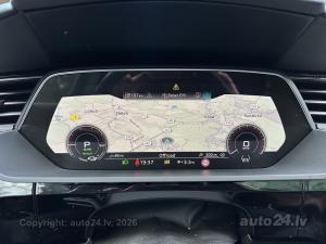 Melns Audi Q8 e-tron 2023 Tallina, ar dzinēja tilpumu 0.00 L un nobraukumu 42 tūkst. km par 54990 €, foto 4 vietnē AUTOMOTO.COM.LV