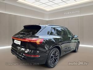 Melns Audi Q8 e-tron 2023 Tallina, ar dzinēja tilpumu 0.00 L un nobraukumu 42 tūkst. km par 54990 €, foto 5 vietnē AUTOMOTO.COM.LV