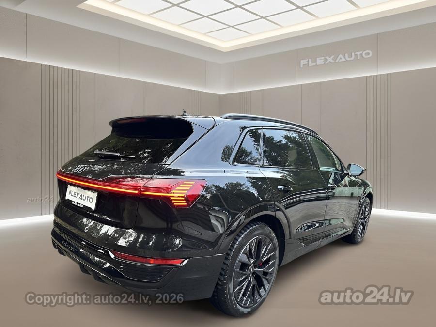 Melns Audi Q8 e-tron 2023 Tallina, ar dzinēja tilpumu 0.00 L un nobraukumu 42 tūkst. km par 54990 €, foto 5 vietnē AUTOMOTO.COM.LV