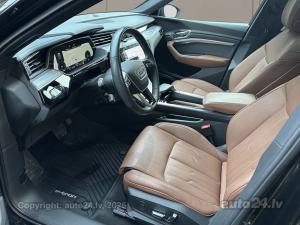 Melns Audi Q8 e-tron 2023 Tallina, ar dzinēja tilpumu 0.00 L un nobraukumu 42 tūkst. km par 54990 €, foto 11 vietnē AUTOMOTO.COM.LV