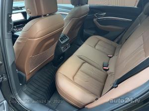 Melns Audi Q8 e-tron 2023 Tallina, ar dzinēja tilpumu 0.00 L un nobraukumu 42 tūkst. km par 54990 €, foto 12 vietnē AUTOMOTO.COM.LV