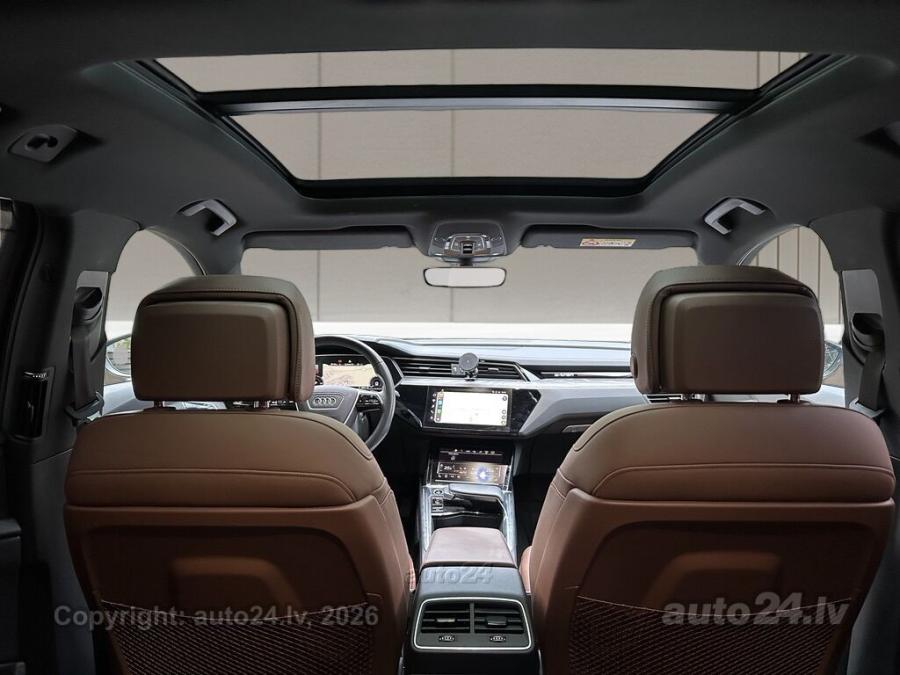 Melns Audi Q8 e-tron 2023 Tallina, ar dzinēja tilpumu 0.00 L un nobraukumu 42 tūkst. km par 54990 €, foto 14 vietnē AUTOMOTO.COM.LV
