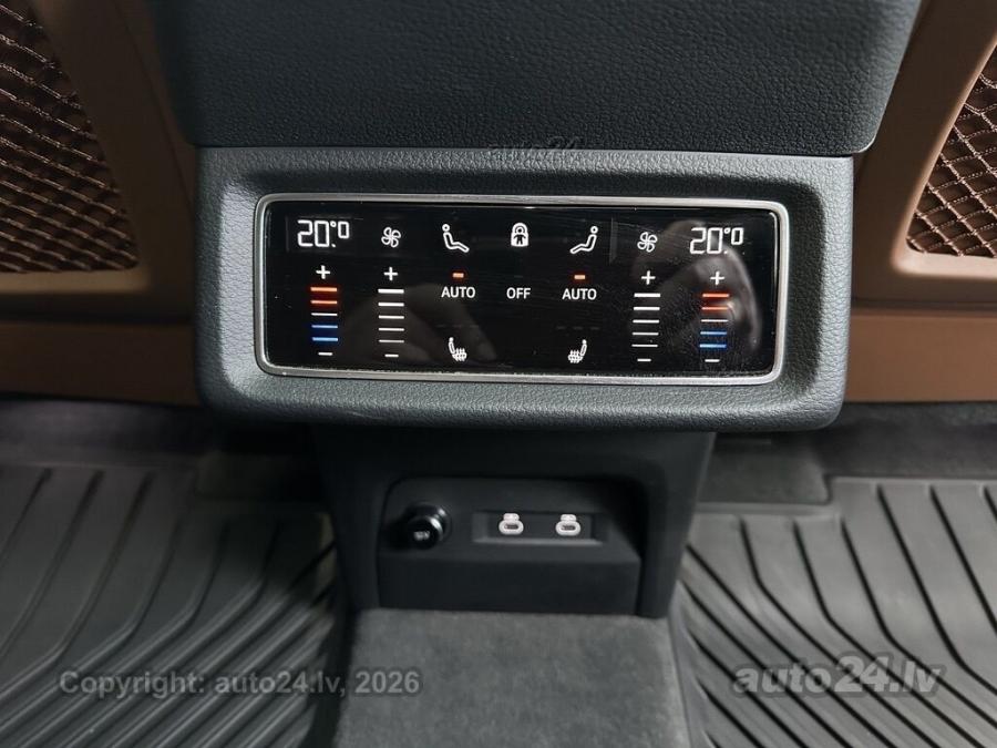 Melns Audi Q8 e-tron 2023 Tallina, ar dzinēja tilpumu 0.00 L un nobraukumu 42 tūkst. km par 54990 €, foto 15 vietnē AUTOMOTO.COM.LV