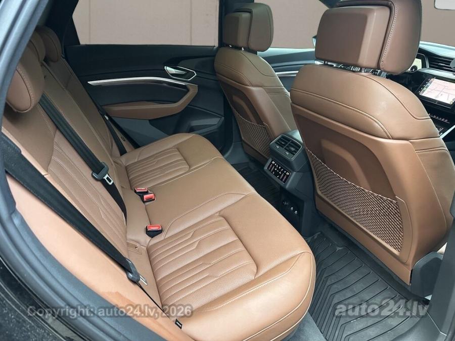 Melns Audi Q8 e-tron 2023 Tallina, ar dzinēja tilpumu 0.00 L un nobraukumu 42 tūkst. km par 54990 €, foto 16 vietnē AUTOMOTO.COM.LV